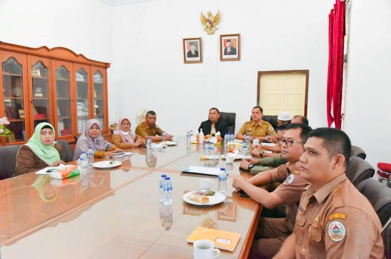 Pj Bupati Tapteng Elfin Elyas Nainggolan Ikuti Rakor Pencabutan PPKM | Tapanulipost.com