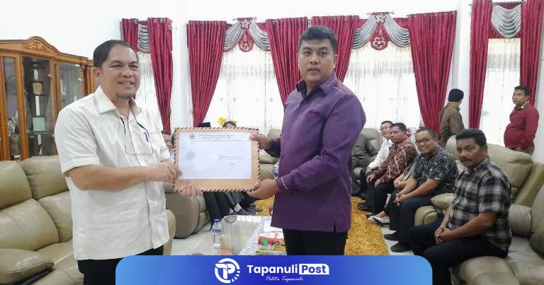 DPRD Tapteng Serahkan Surat Usulan Pencopotan Sekda Yetty Sembiring ...
